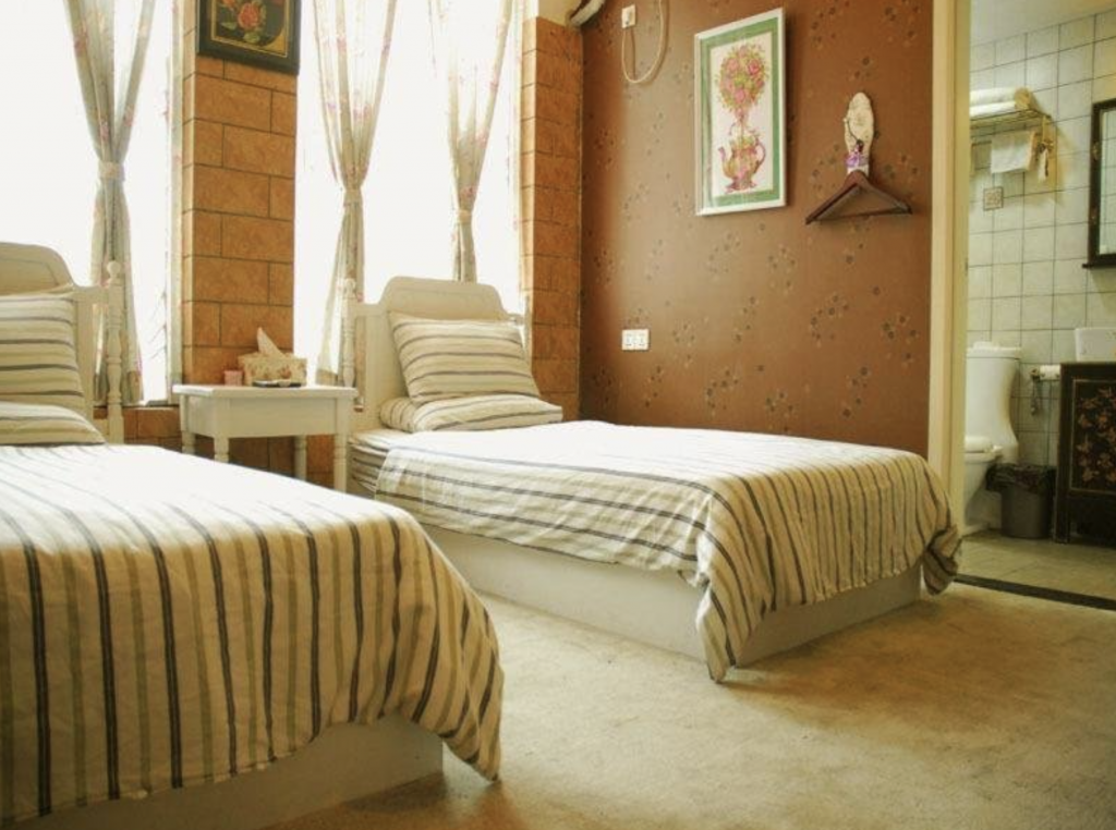 Shanghai | China :: Koala Garden Inn Hostel Review | Manali + Terry ...
